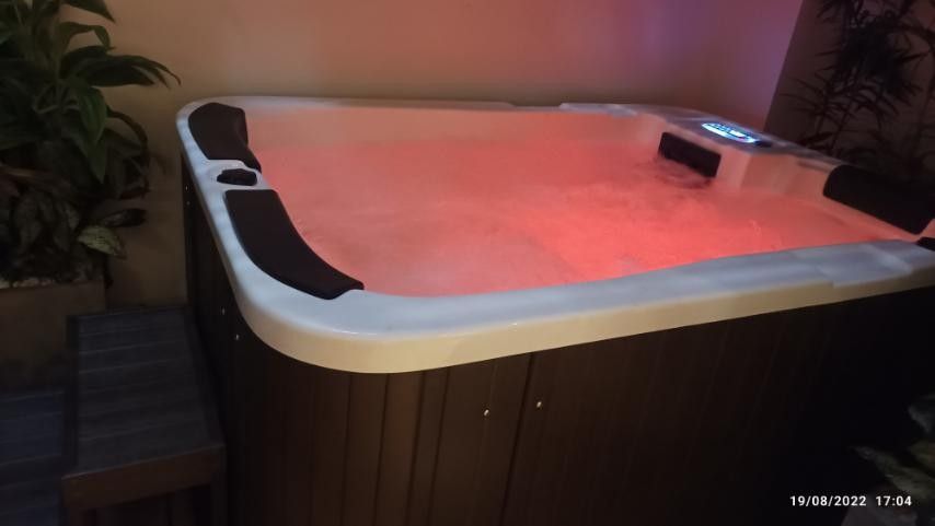 SH615 Jacuzzi, outdoor jacuzzi, swimming pool, Furniture & Home Living ...