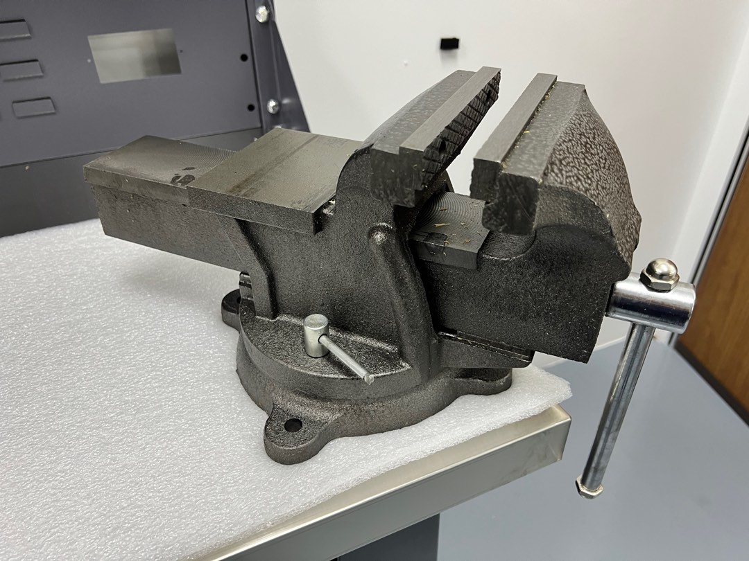 Table Mounted Vise Clamp, Everything Else on Carousell