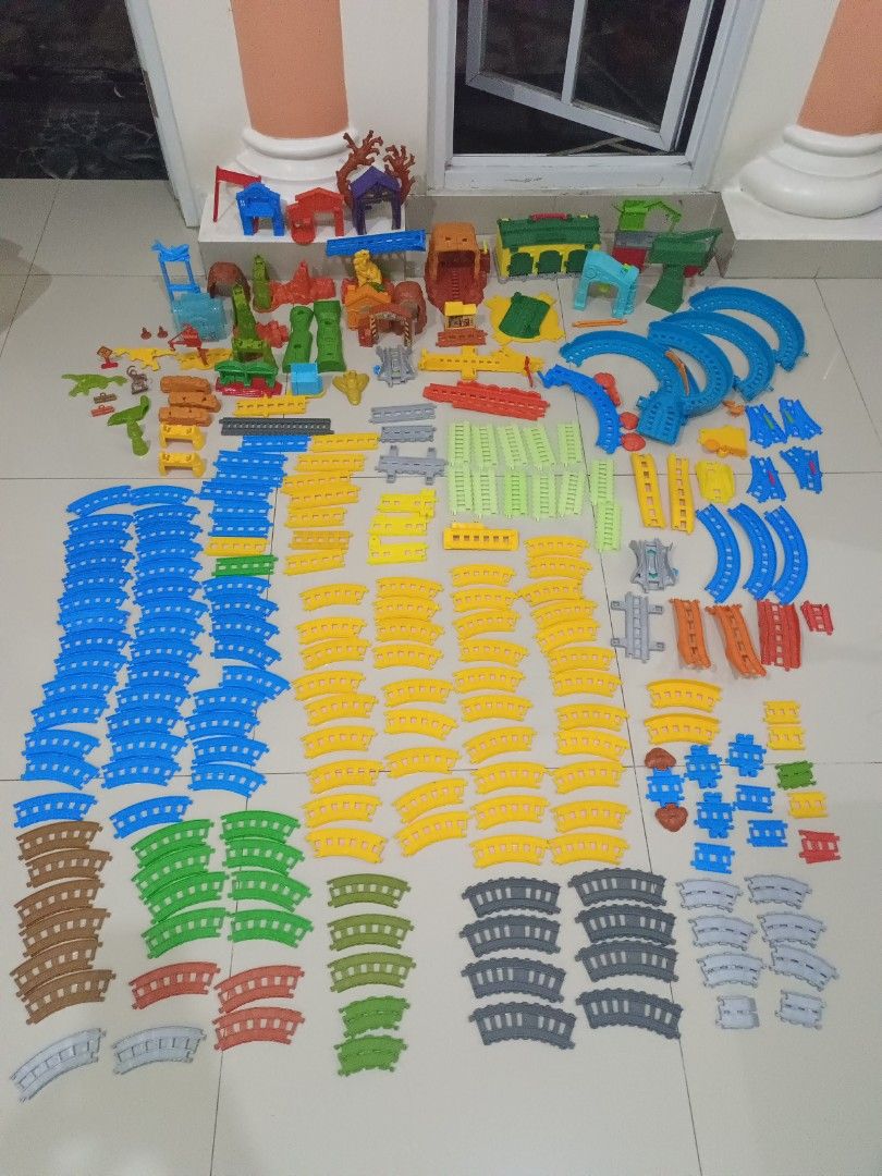 Track thomas and friends, Toys & Collectibles, Mainan di Carousell
