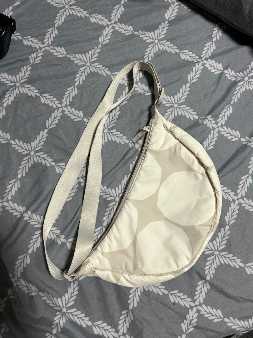 UNIQLO cross-body bag, Women's Fashion, Bags & Wallets, Cross-body Bags ...