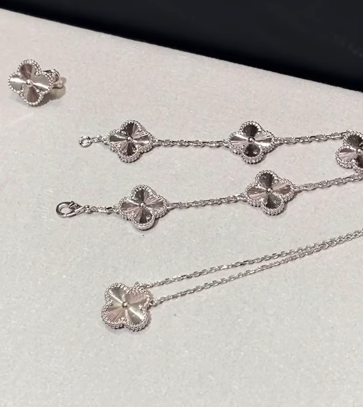 VCA Alhambra Collection, Women's Fashion, Jewelry & Organisers ...