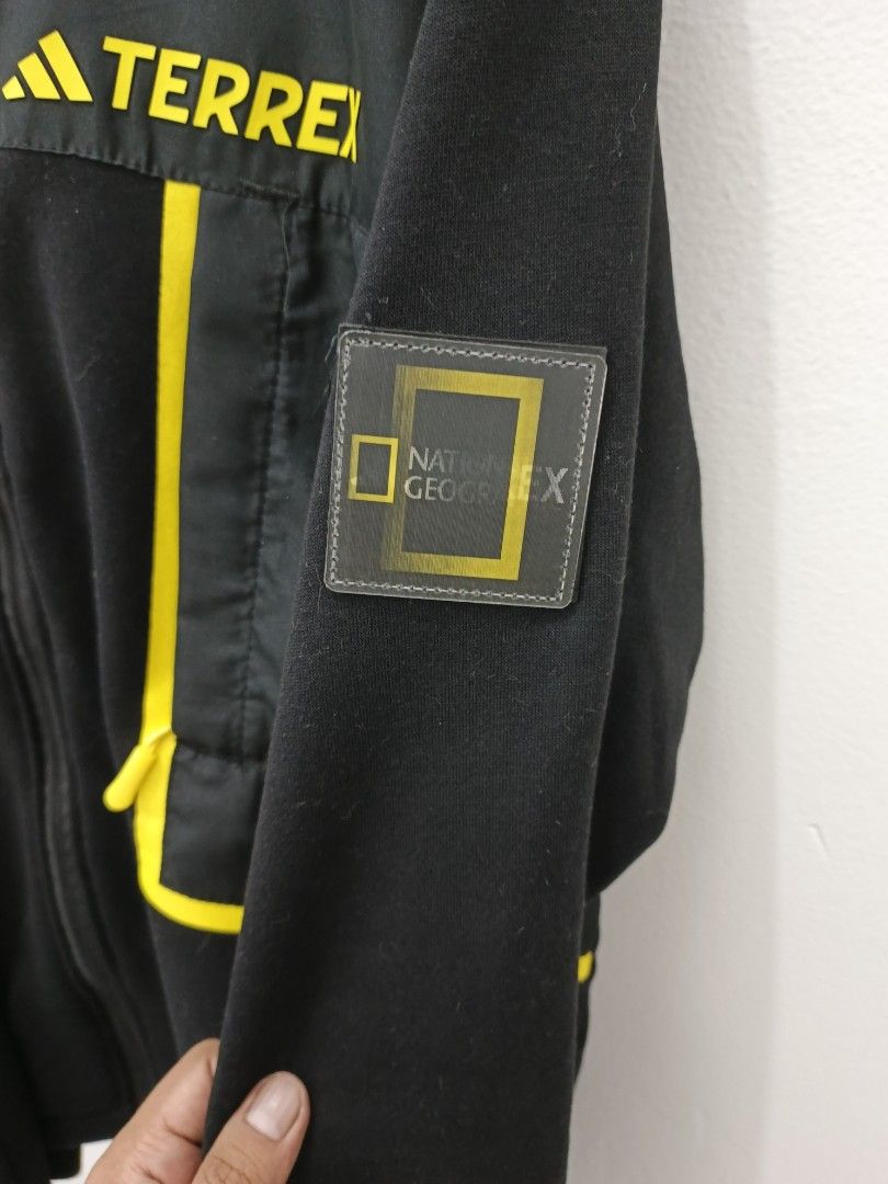 Adidas Terrex X Natgeo, Fesyen Pria, Pakaian , Atasan di Carousell