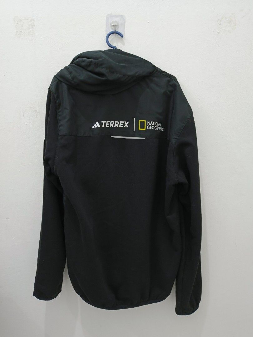 Adidas Terrex X Natgeo, Fesyen Pria, Pakaian , Atasan di Carousell