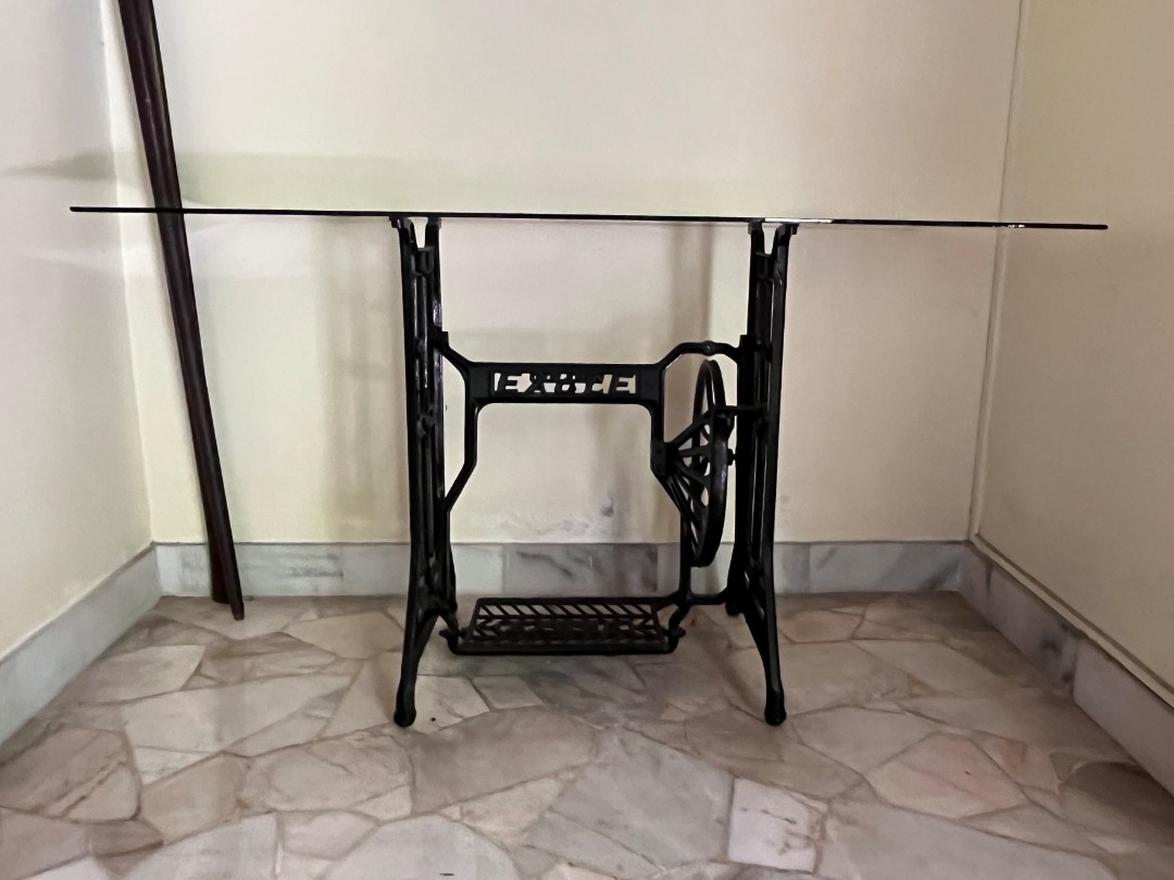 Antique sewing machine stand with glass top, Hobbies & Toys ...