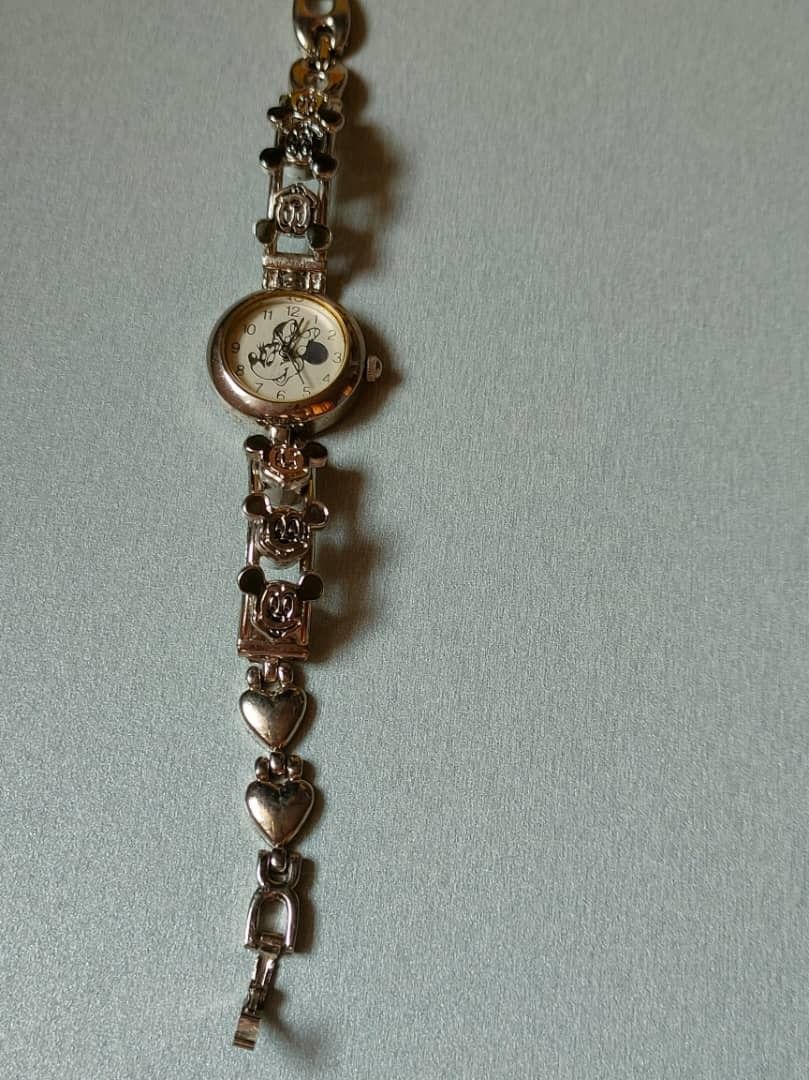 Disney's Minnie Mouse Gold Colour Metal Analogue Watch, Women's Fashion ...