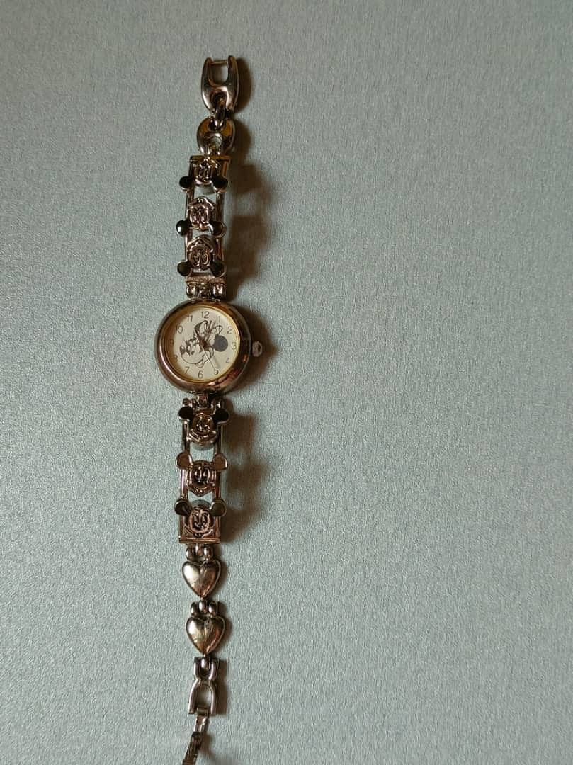 Disney's Minnie Mouse Gold Colour Metal Analogue Watch, Women's Fashion ...