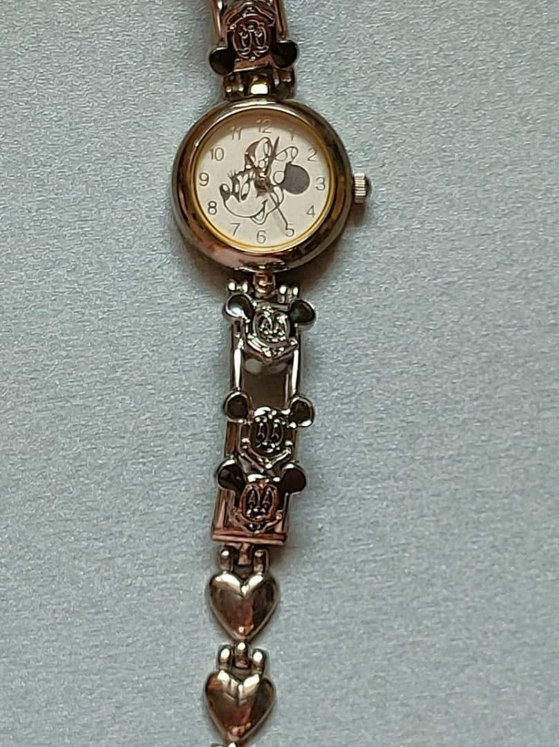 Disney's Minnie Mouse Gold Colour Metal Analogue Watch, Women's Fashion ...