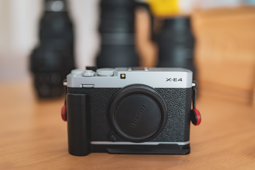 Fujifilm XE4 Silver full box set, Photography, Cameras on Carousell