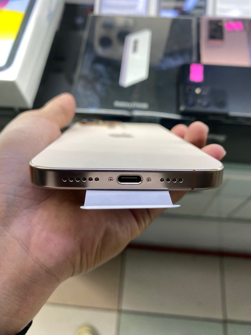 Iphone 16 Pro Max 1 Terabyte 5 cycle count Good as new, Mobile Phones ...