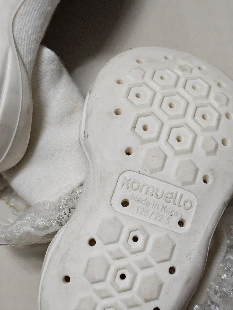 Komuello girl kids shoe, Babies & Kids, Babies & Kids Fashion on Carousell