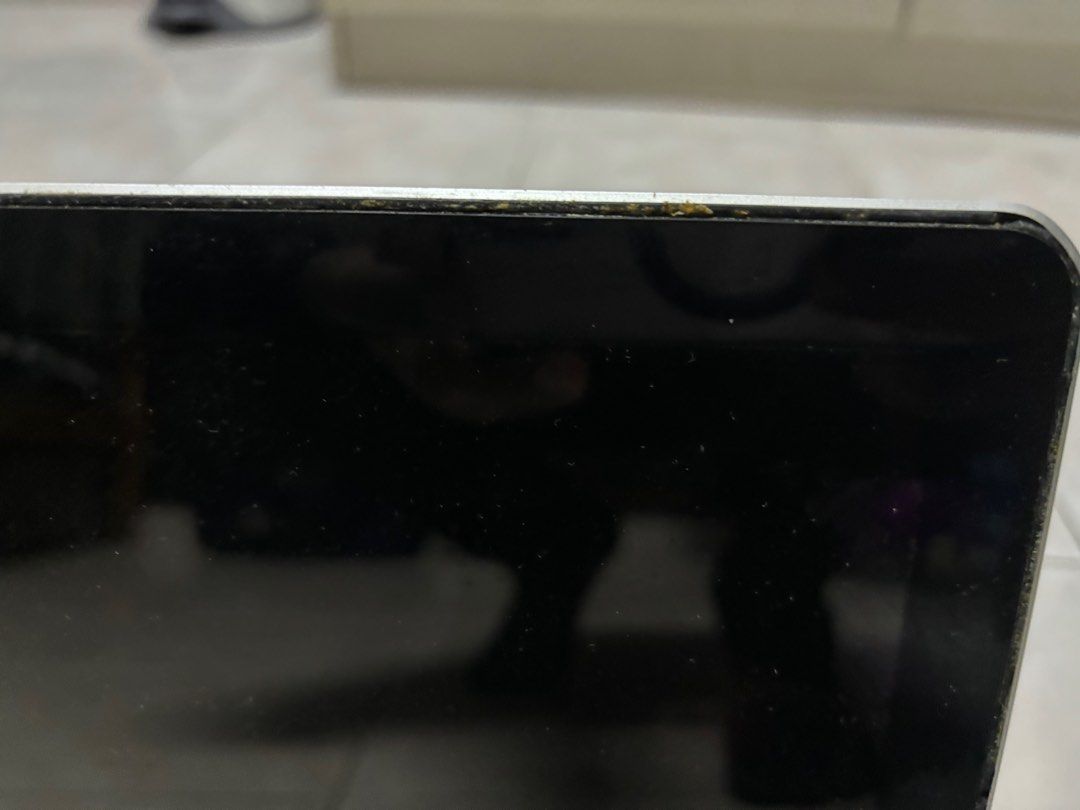 Macbook pro 2012 to let go. Can use as spare parts or and repair ...
