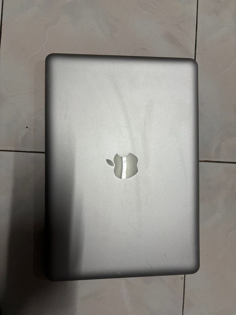 Macbook pro 2012 to let go. Can use as spare parts or and repair ...