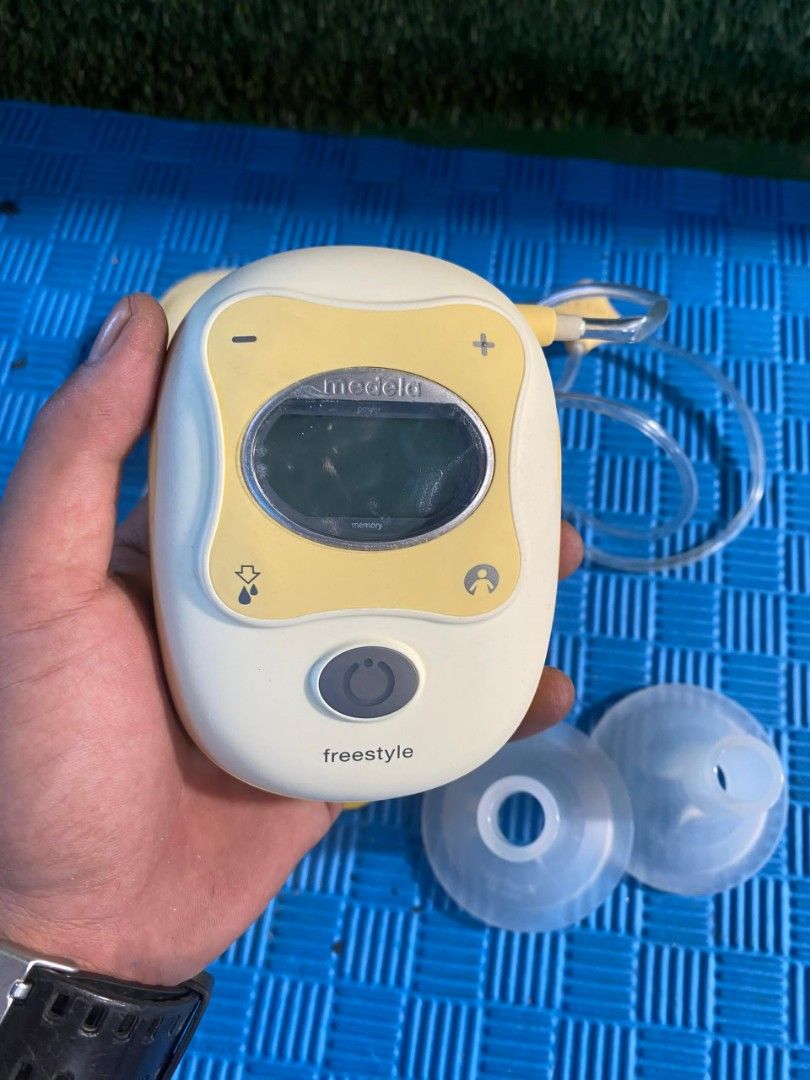 Madela Freestyle Breastpump, Babies & Kids, Nursing & Feeding ...