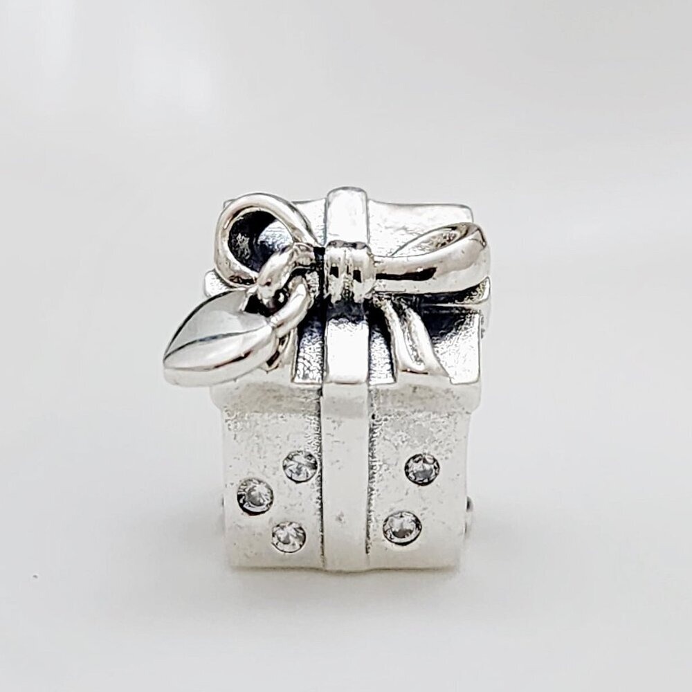 Pandora Santa in a Giftbox Silver Charm, Women's Fashion, Jewelry ...