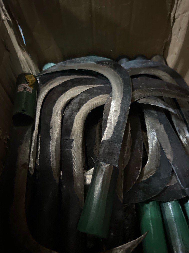 sabit besi spring tebal, sabit pokok pisang, Furniture & Home Living ...