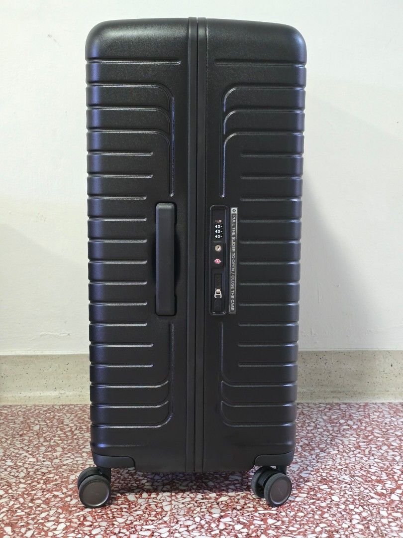 Samsonite Framelock Luggage Max, Hobbies & Toys, Travel, Luggage on ...