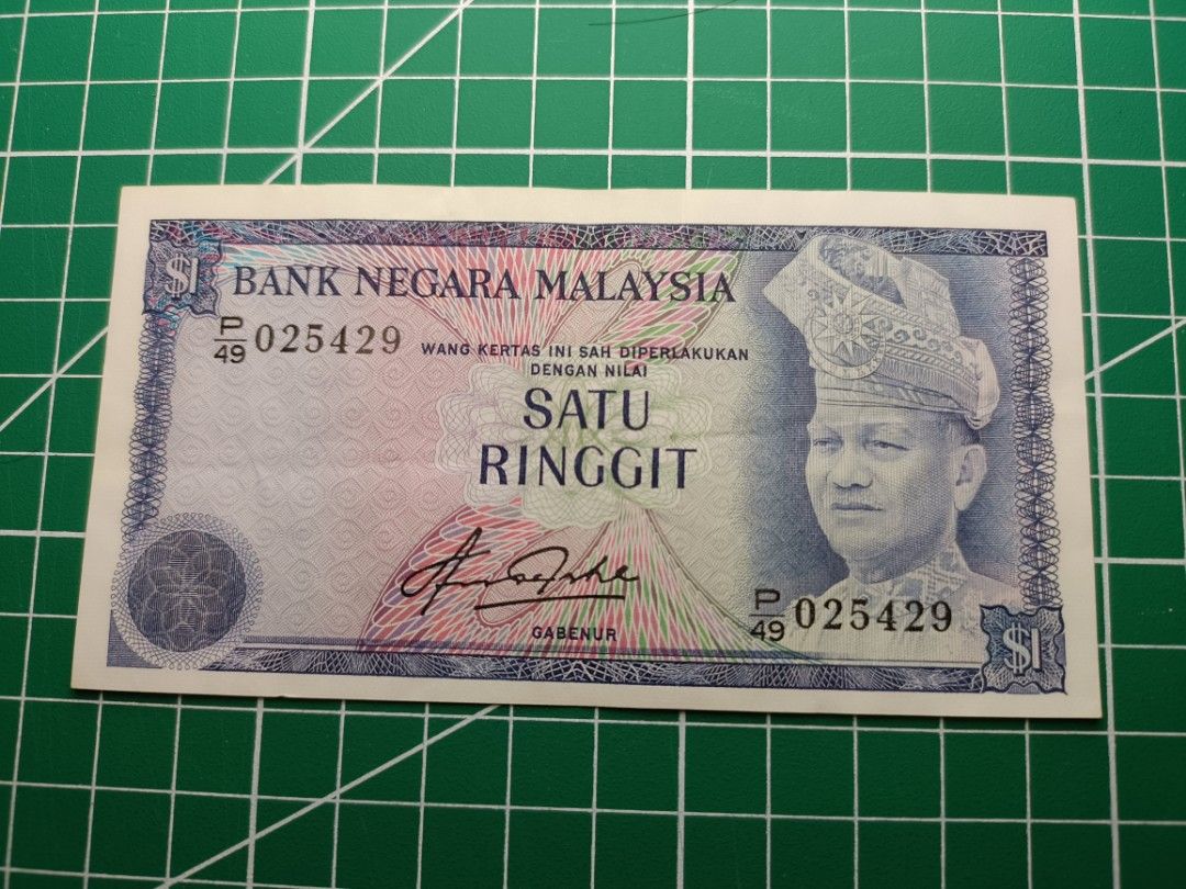 Satu Ringgit Wang Lama Siri Ke 4 Aziz Taha. 4th Series 1 Ringgit old Banknote. Condition EF with ...