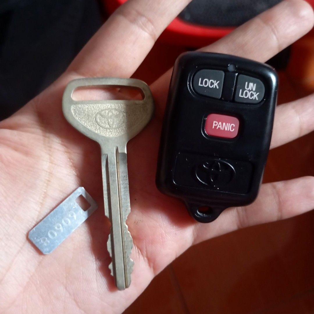 TOYOTA KEYS And TRANSMITTER, Car Parts & Accessories, Body Parts and ...