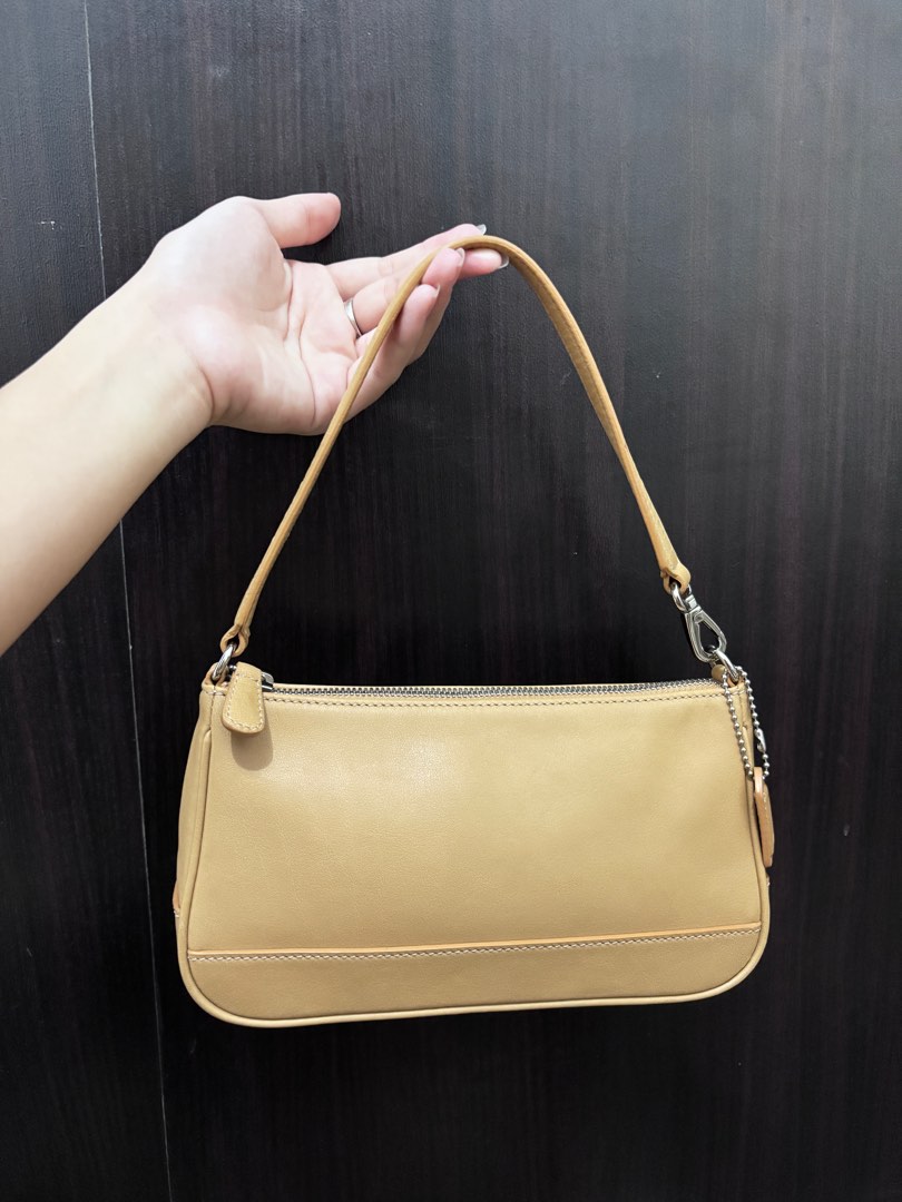 Vintage COACH Hampton 7785 Leather Demi Baguette, Women's Fashion, Bags ...