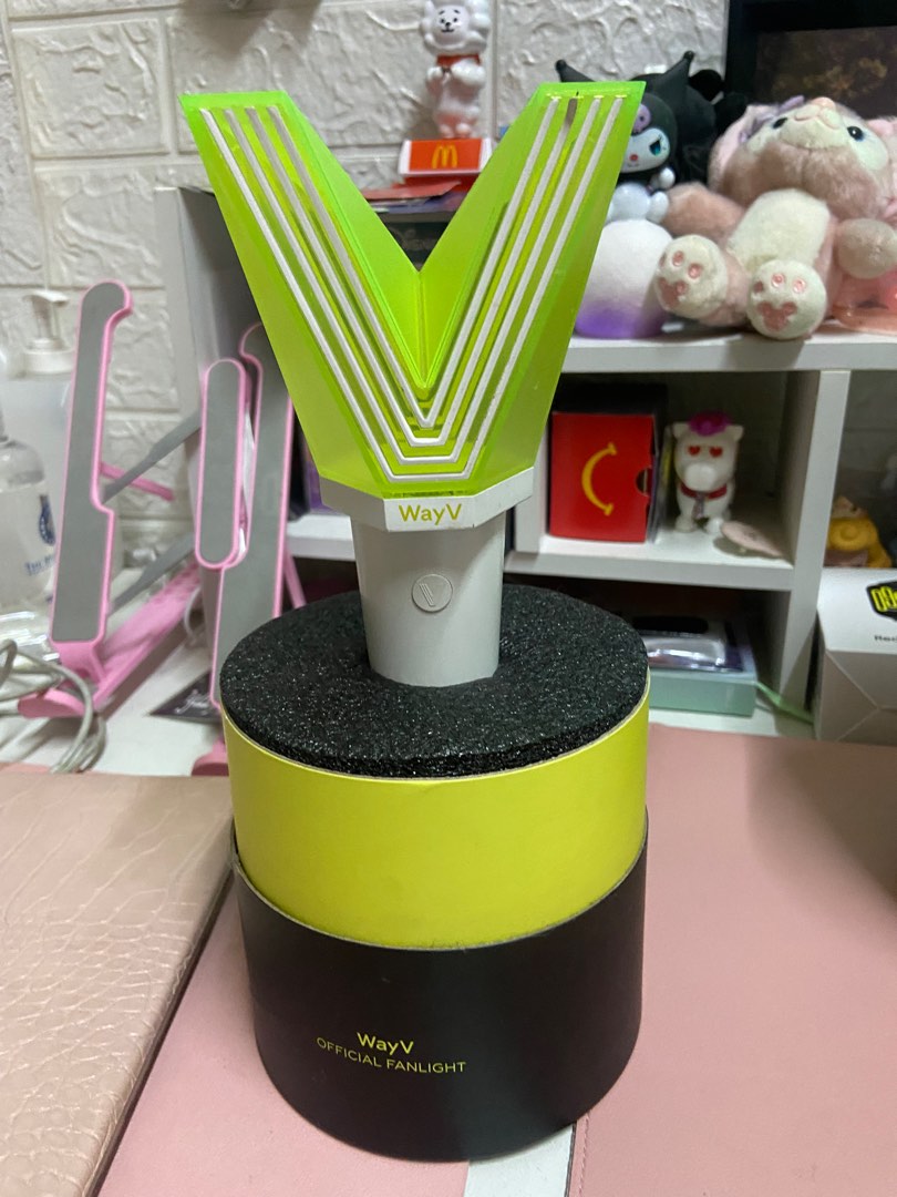 WAYV LIGHTSTICK LEEKBONG VERSION 1, Hobbies & Toys, Memorabilia ...