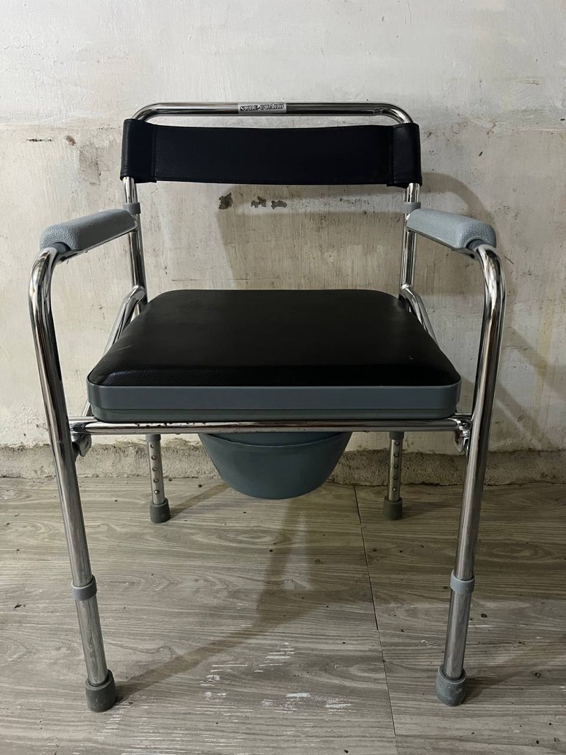 Foldable Commode Chair Toilet with Seat Foam, Health & Nutrition ...