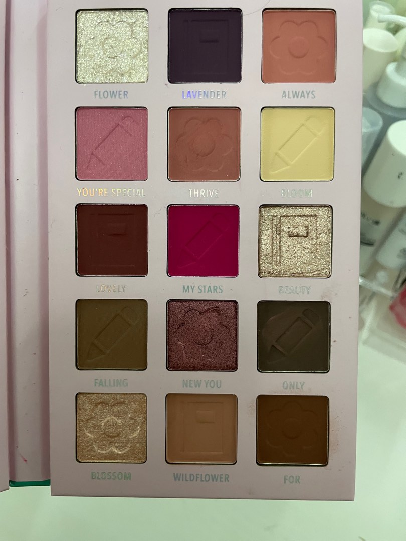 Moira pigmented eyeshadow bought from SASA, Beauty & Personal Care ...