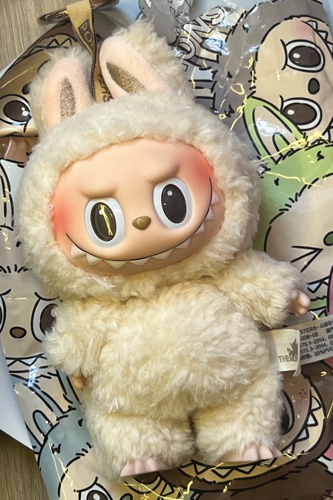 Popmart Labubu Macaron V1 Soy Milk, Hobbies & Toys, Memorabilia ...