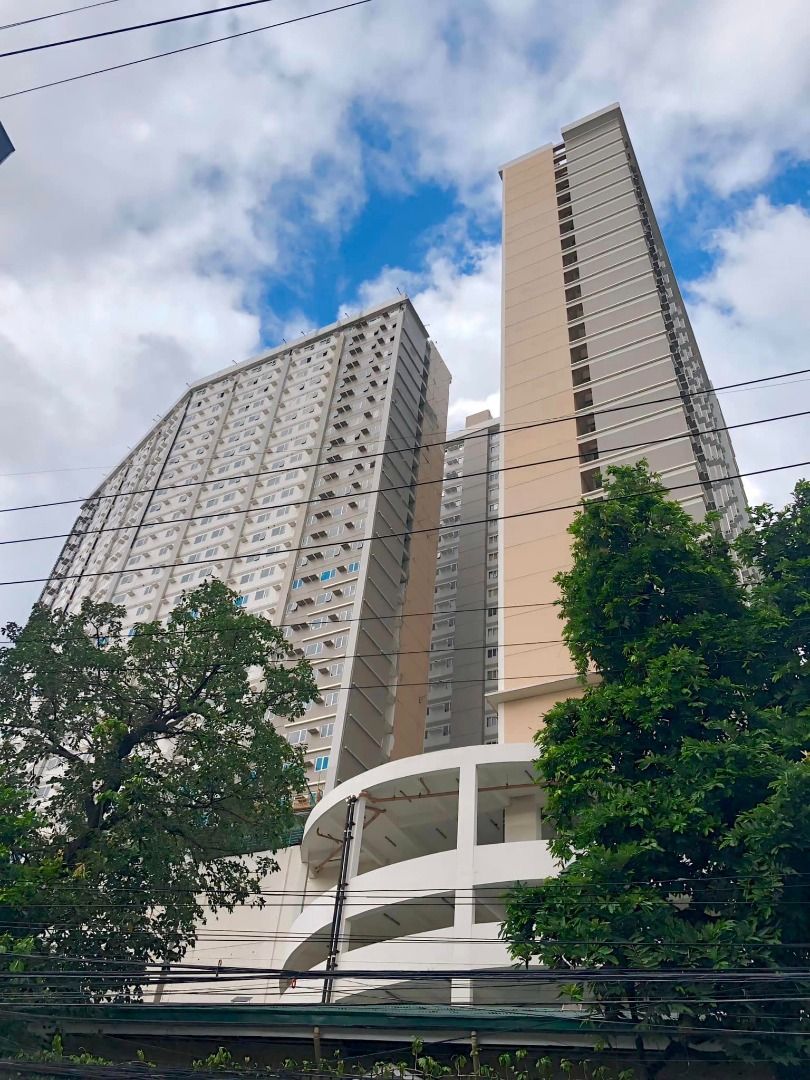 ...RENT-TO-OWN 2-BR CONDO UNIT NEAR U-BELT AND LRT V. MAPA STATION ...