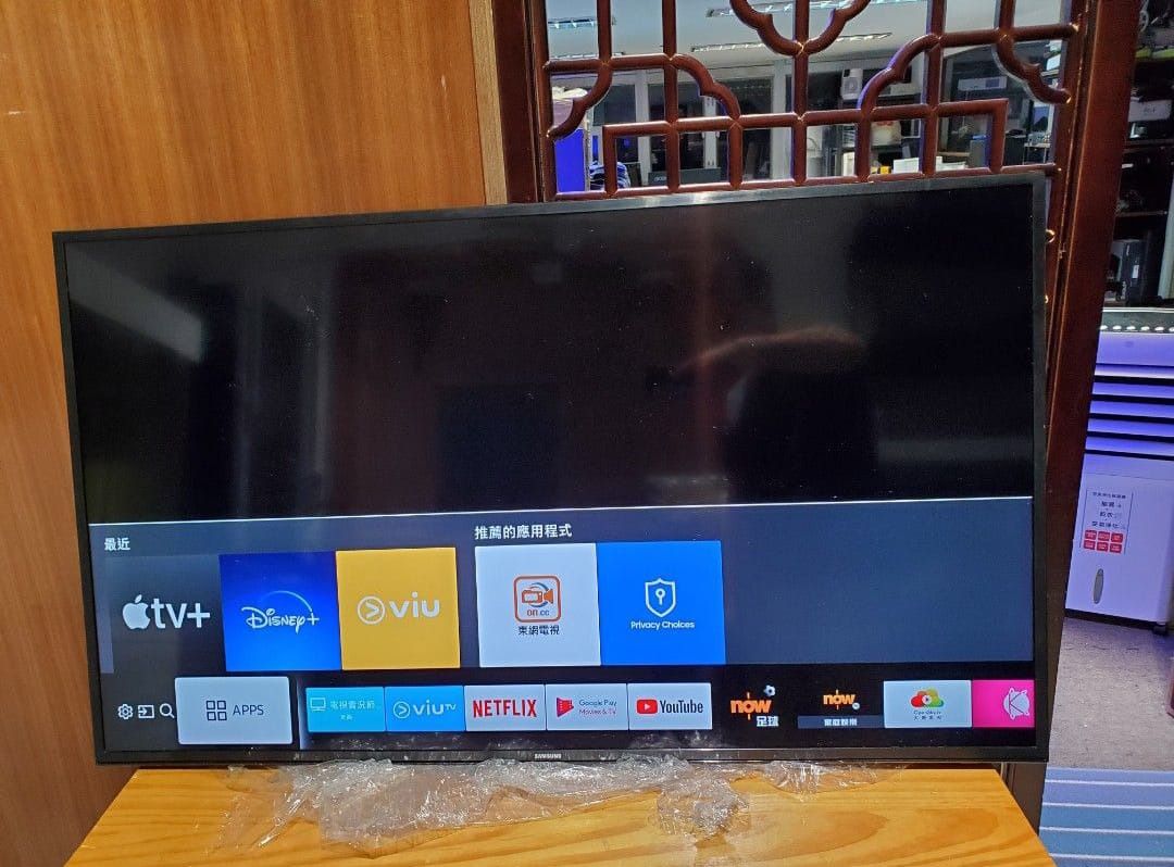 Samsung 49' 4K UHD 6300 Smart LED TV with wall mount stand, 家庭電器, 電視 ...