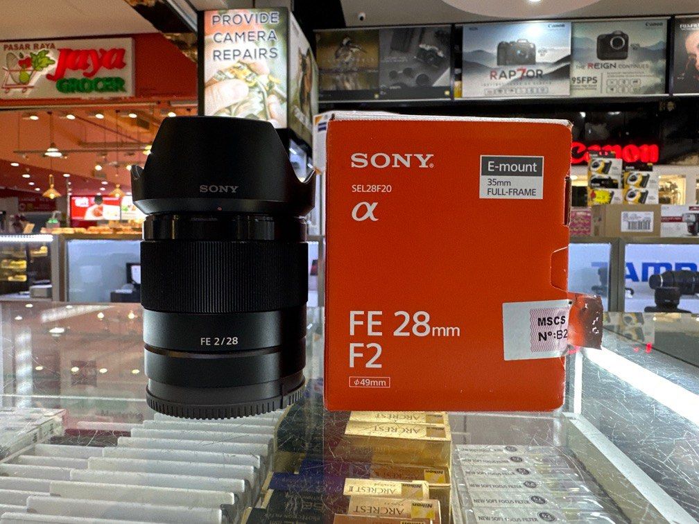 Sony 28mm F2 FE Lens, Photography, Lens & Kits on Carousell