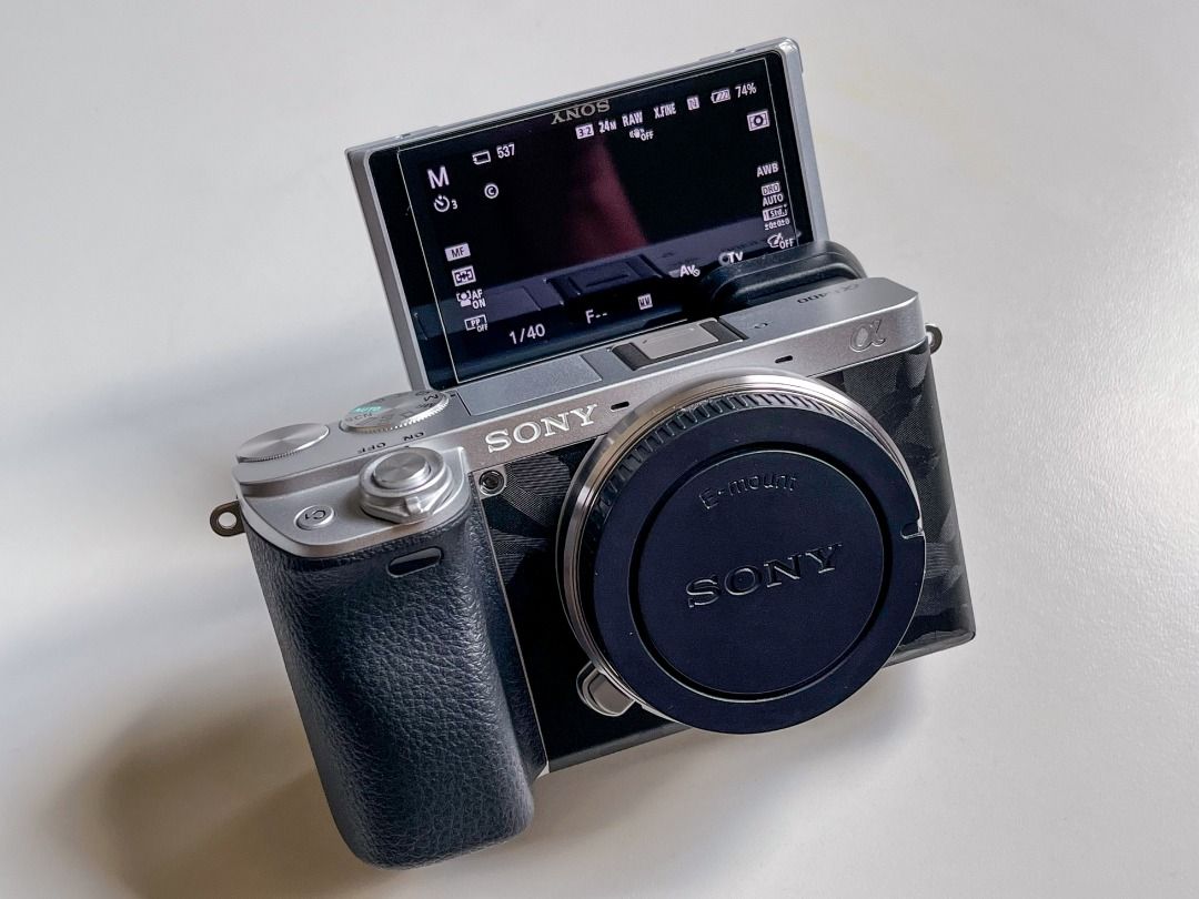 Sony A6400 Silver with BNEW TTArtisan 56mm F1.8 Lens 4.2K Actuations ...