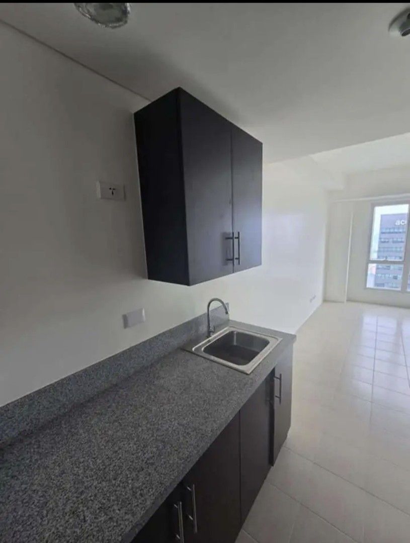 Studio in Boni Mandaluyong RFO 15k/mo. Pioneer Woodlands nr Fame SM ...