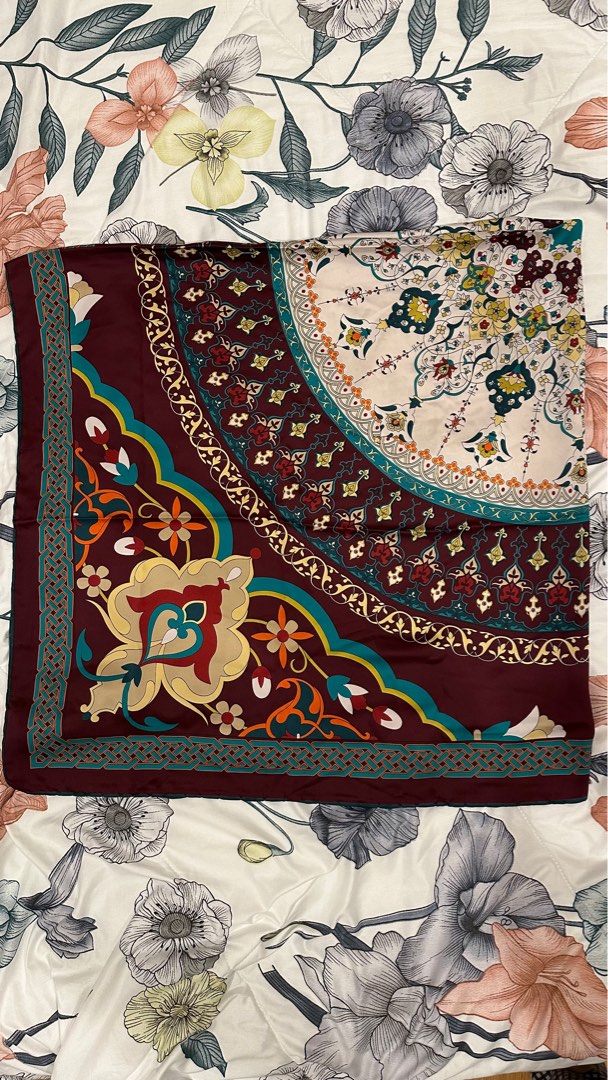 Turkey square hijab (bidang 45), Women's Fashion, Muslimah Fashion ...