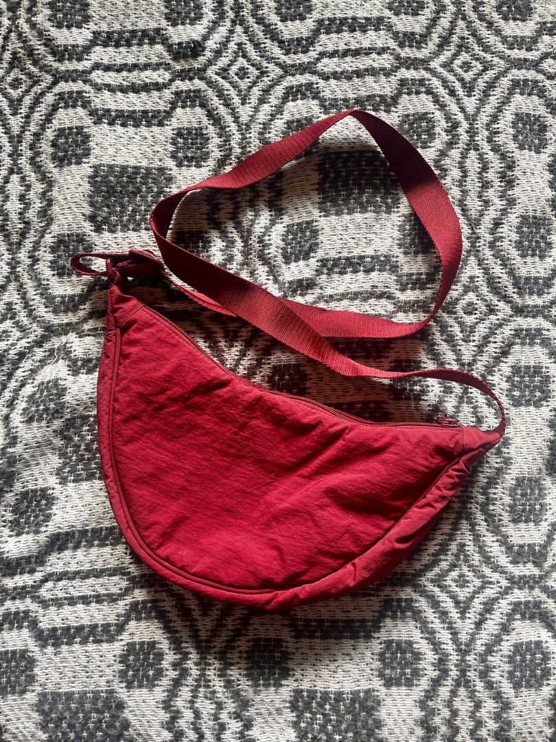 Uniqlo Nylon Cross Body Bag (Maroon), Women's Fashion, Bags & Wallets ...