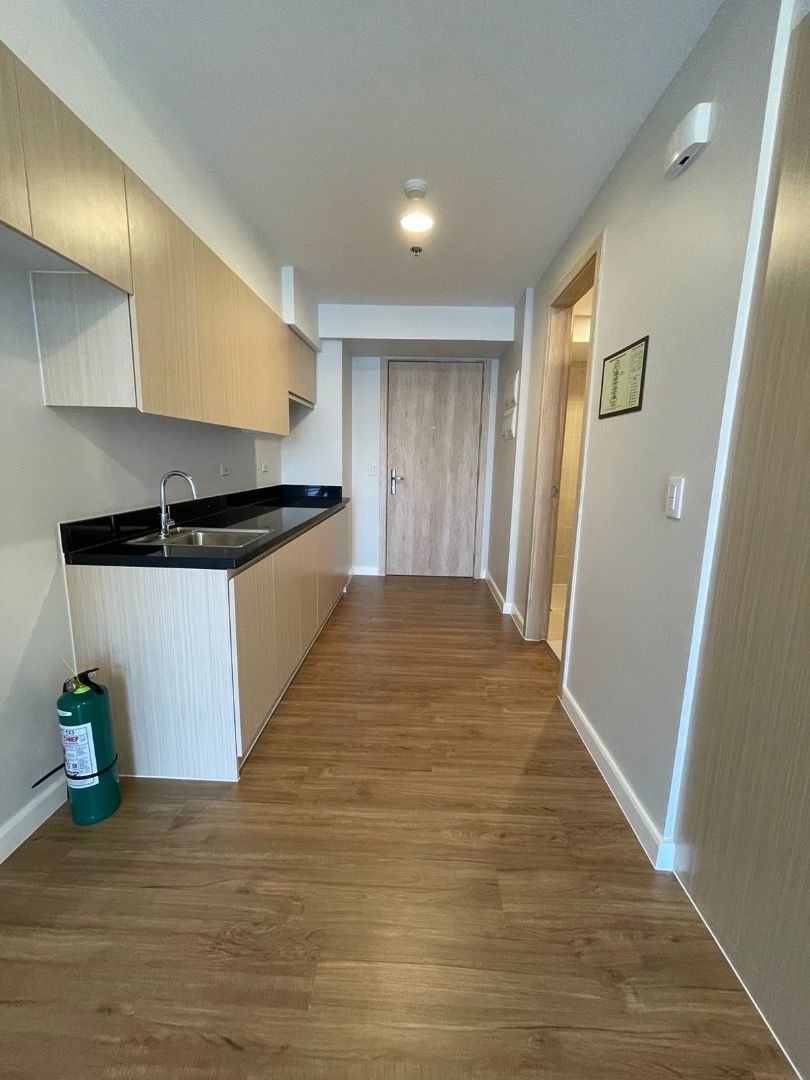 BEST DEAL! 30 sqm. Studio Unit The Travertine at PORTICO by Alveo Land ...