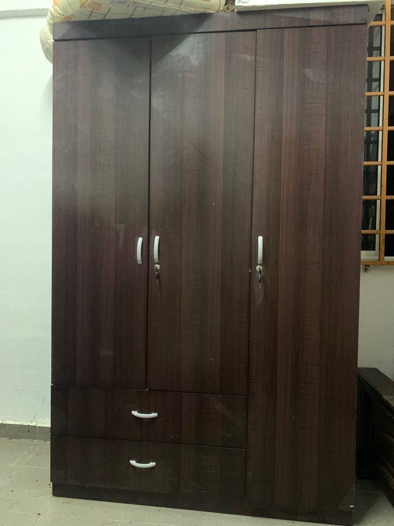 almari tiada kerosakan dalaman tiptop ,hampir 3tahun tak guna pakai ...