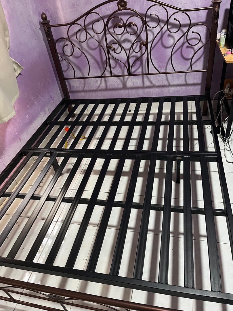 Bed frame / Katil Queen (Besi), Furniture & Home Living, Furniture, Bed ...