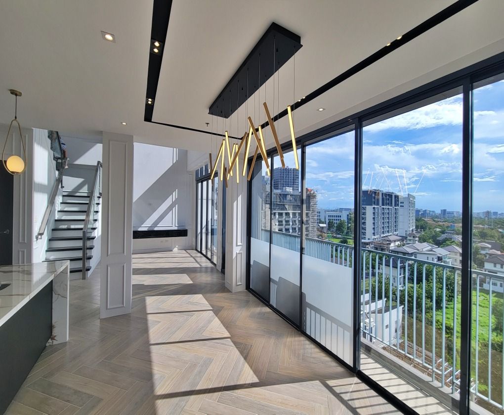 High-ceiling Brand New Unit for SALE in St. Moritz Private Estates ...