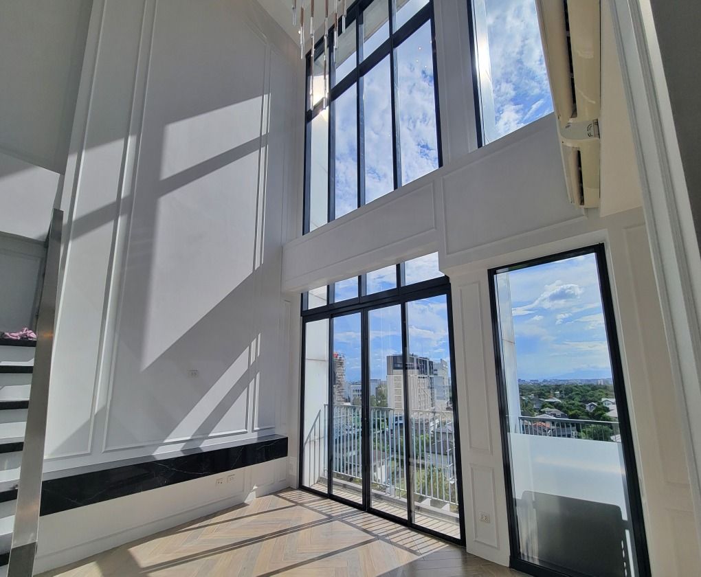 High-ceiling Brand New Unit for SALE in St. Moritz Private Estates ...