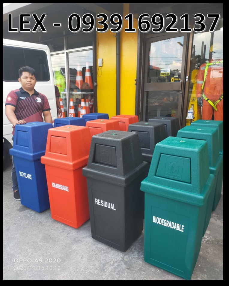 hooded trash bin 85 Liters swing top, Furniture & Home Living, Cleaning ...