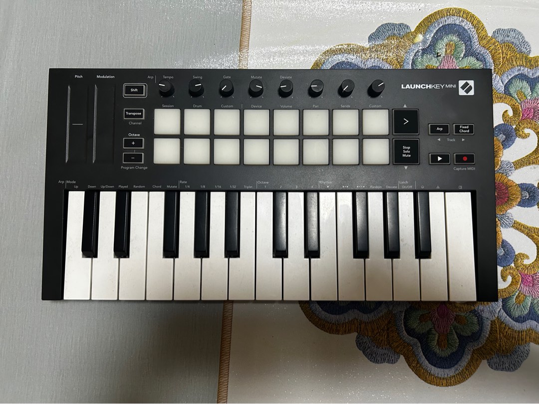 Launchkey Mini Mk2, Hobbies & Toys, Music & Media, Musical Instruments ...