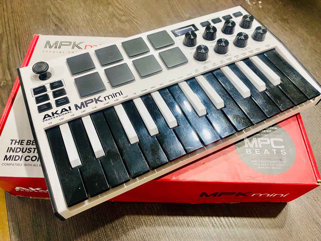 Akai Mini MPK (with box and wire), Car Parts & Accessories, Audio ...