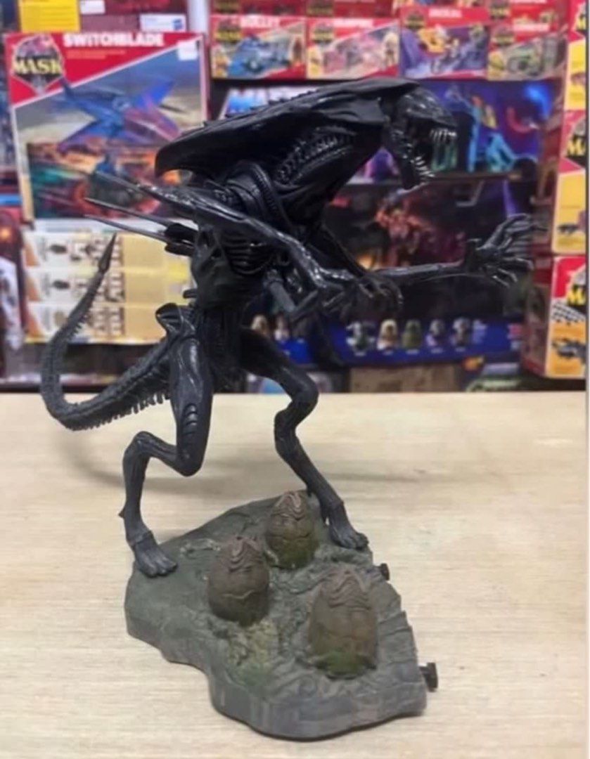 ALIEN VS PREDATOR/ AVP MOVIE ALIEN QUEEN & PREDATOR SETS (2005 ...