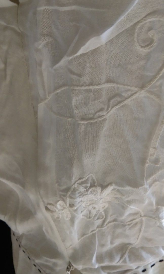 Baju putih crop YOKO NOGI, Fesyen Wanita, Pakaian Wanita, Atasan di ...