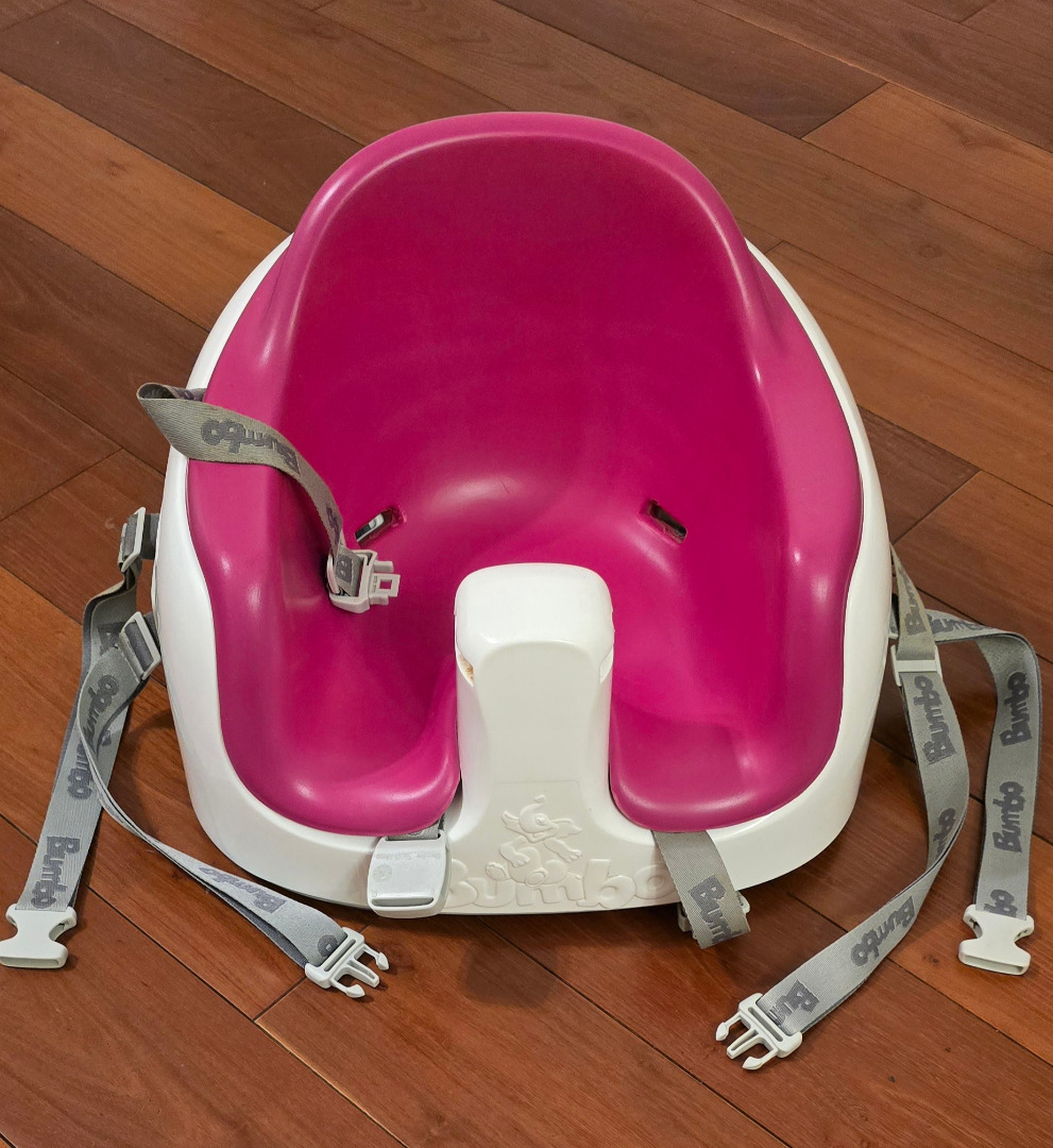 Bumbo baby booster chair, 兒童＆孕婦用品, 兒童傢具, 兒童傢具 - 桌子及椅子 - Carousell