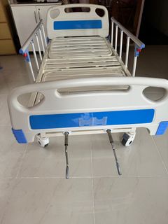 Katil hospital,Hospital Bed, Furniture & Home Living, Furniture, Bed ...