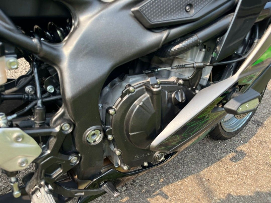 KAWASAKI NINJA ZX-25R ABS QS TFT 4CYLINDER 2022, Motor di Carousell