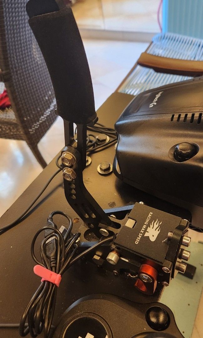 Logitech G29 Sim Racing Rig with Shifter and Handbrake, Video Gaming ...