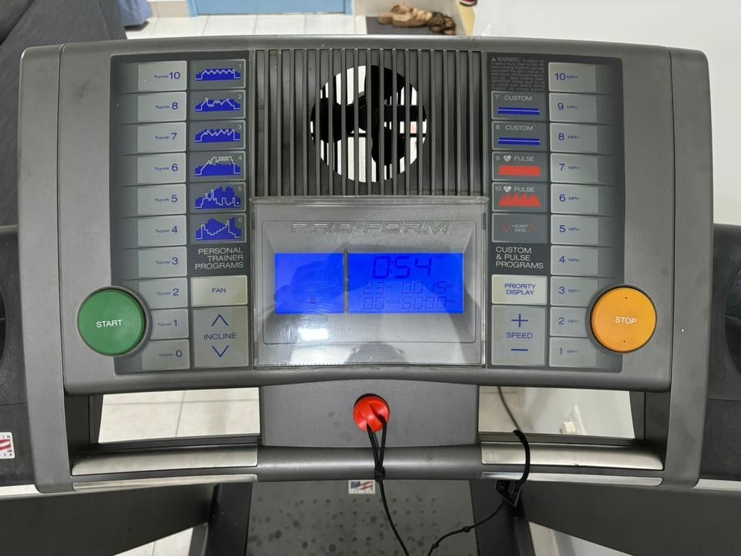 Pro Form Treadmill gym standard, Sports Equipment, Exercise & Fitness ...