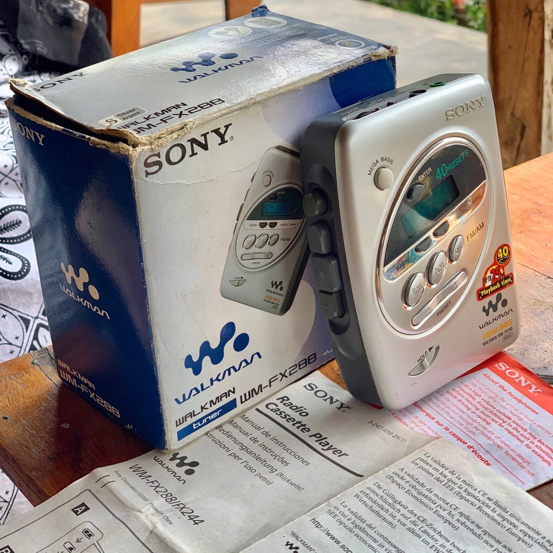 SONY Walkman WM-FX288 Mega Bass, Musik & Media, CD, DVD & Lainnya di ...